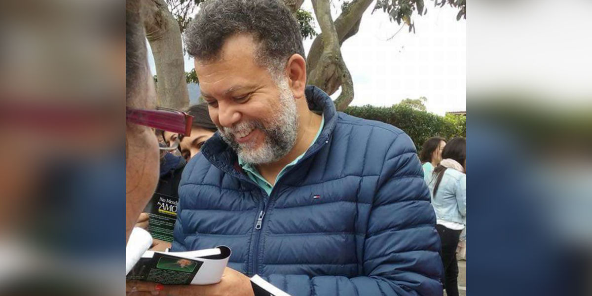 El padre Linero confiesa que le gusta una mujer y aclara rumores si es ...