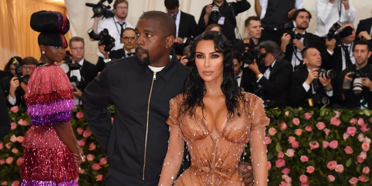¿Cómo logró meterse Kim Kardashian en el apretado vestido que usó en la ... ¿Cómo logró meterse Kim Kardashian en el apretado vestido que usó en la ...